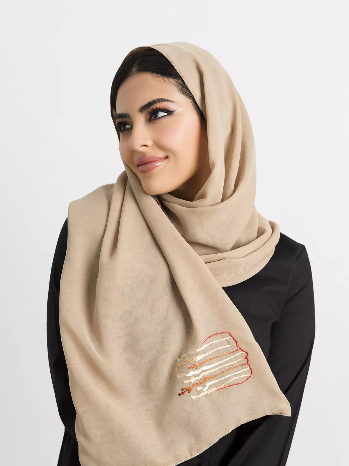 Discover Beautiful Embroidery Tarha | Fashionable and Practical