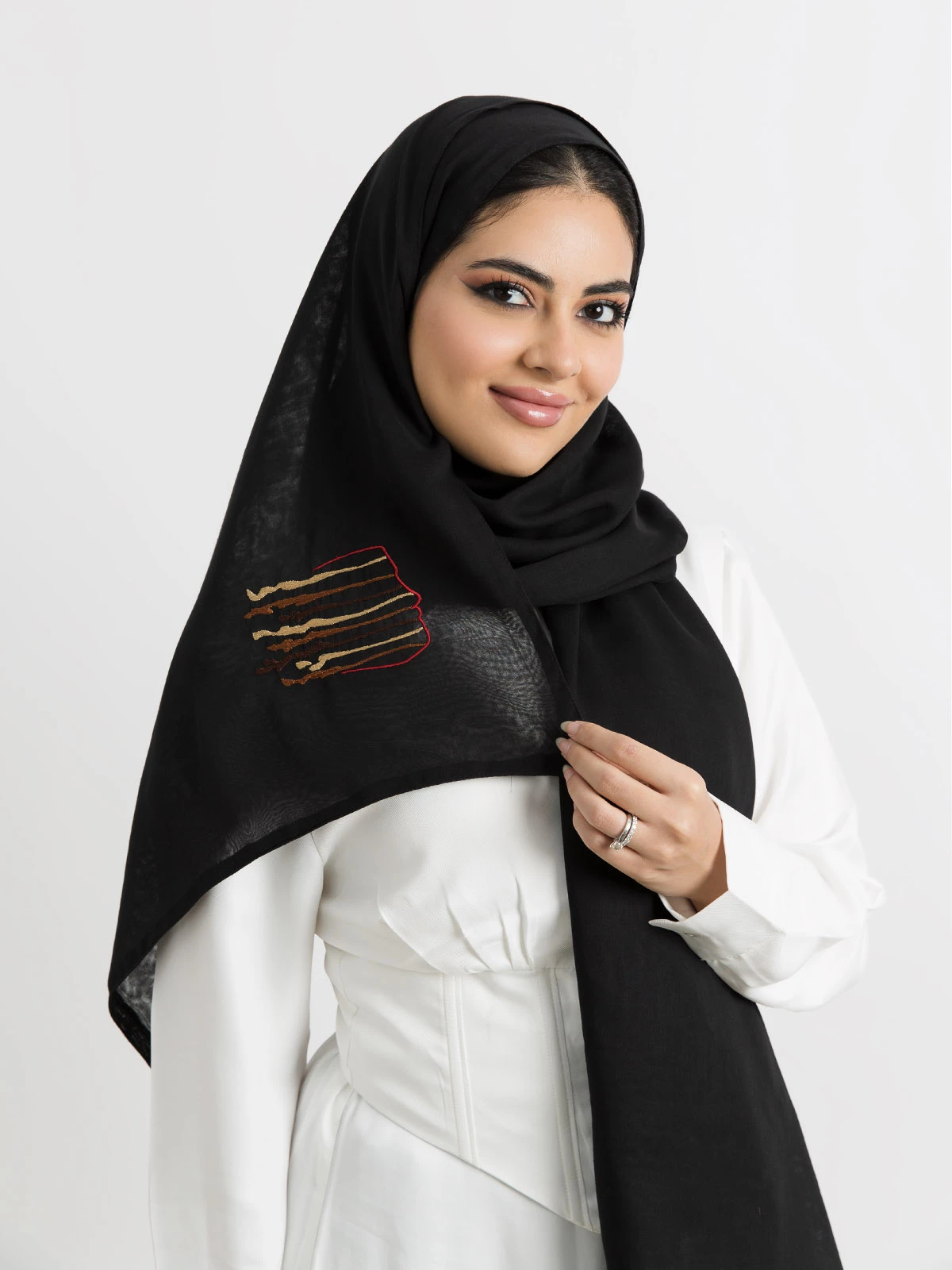 Discover Beautiful Embroidery Tarha | Fashionable and Practical