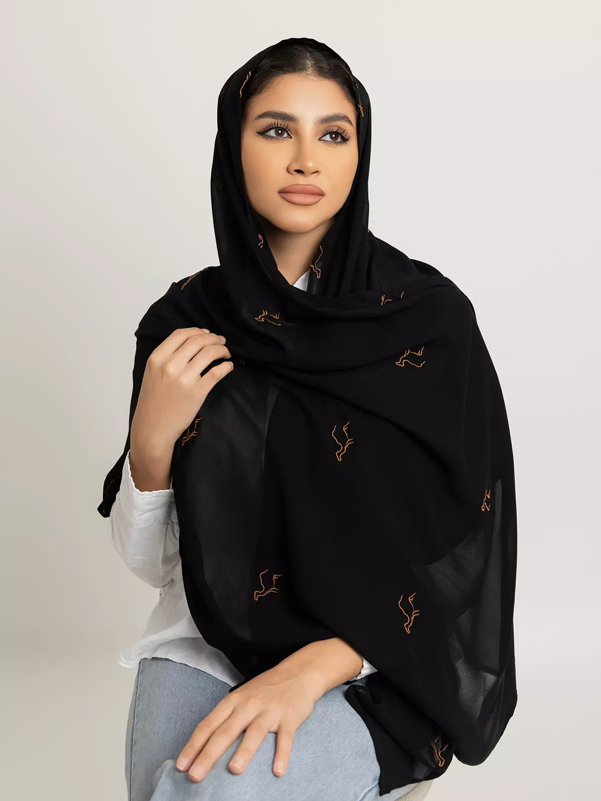 Kaafmeem: Latest Abayas, Clothing & Tarha Discover Beautiful Embroidery ...