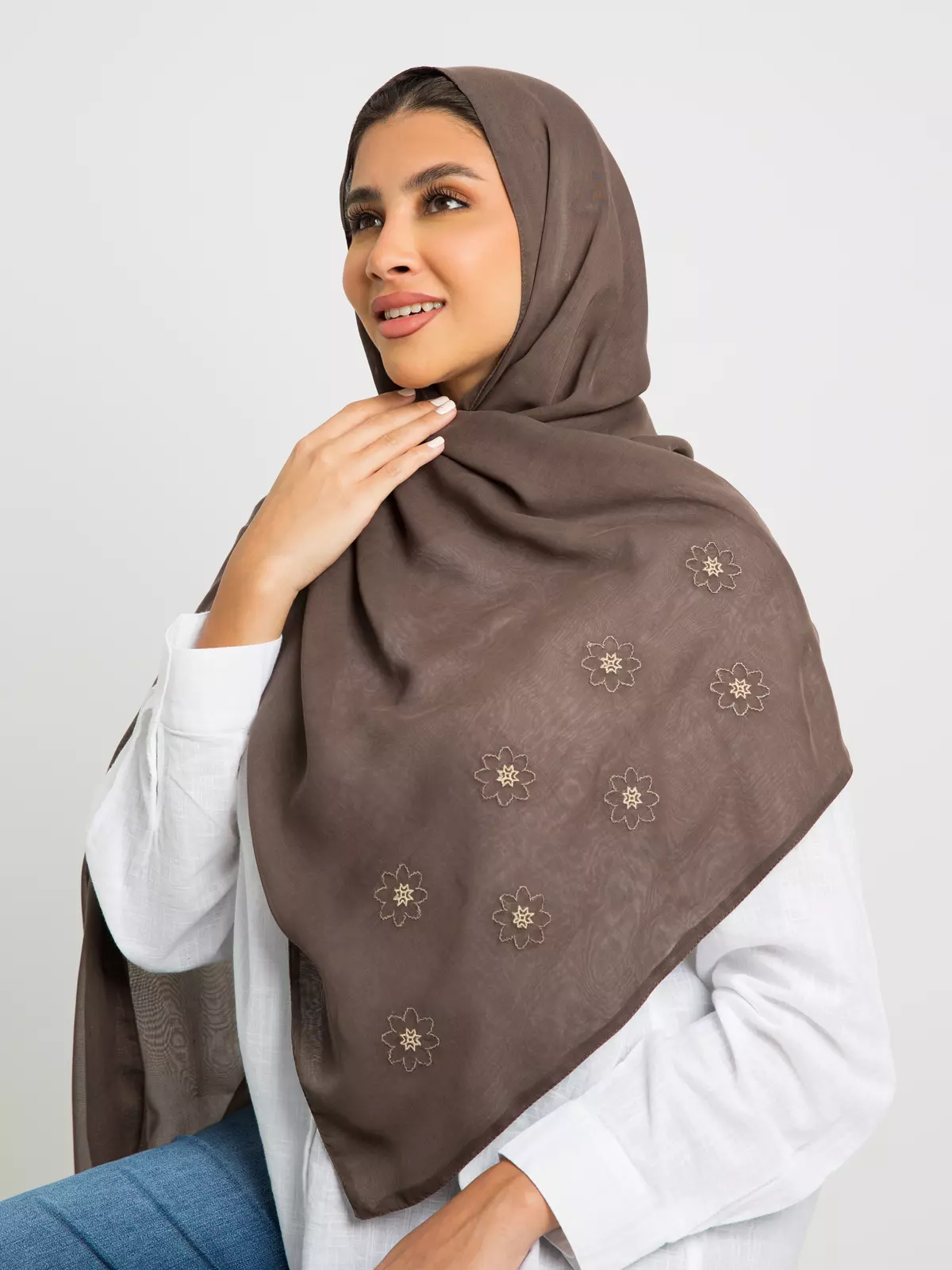 Kaafmeem: Latest Abayas, Clothing & Tarha Discover Beautiful Embroidery ...
