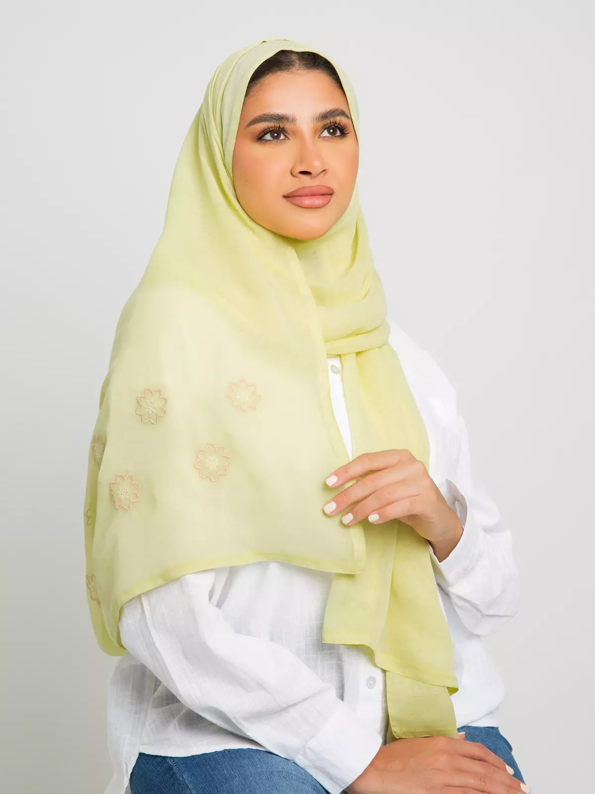 Kaafmeem: Latest Abayas, Clothing & Tarha Discover Beautiful Embroidery ...