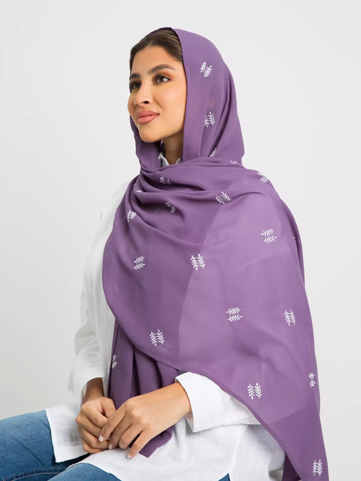 Kaafmeem: Latest Abayas, Clothing & Tarha Discover Beautiful Embroidery ...