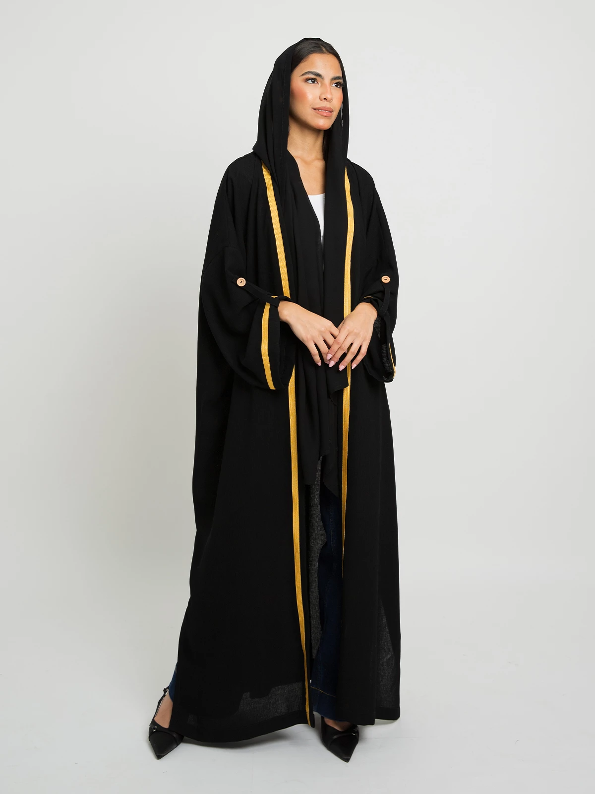 Kaafmeem: Latest Abayas, Clothing & Tarha Explore Stylish Black Abayas ...