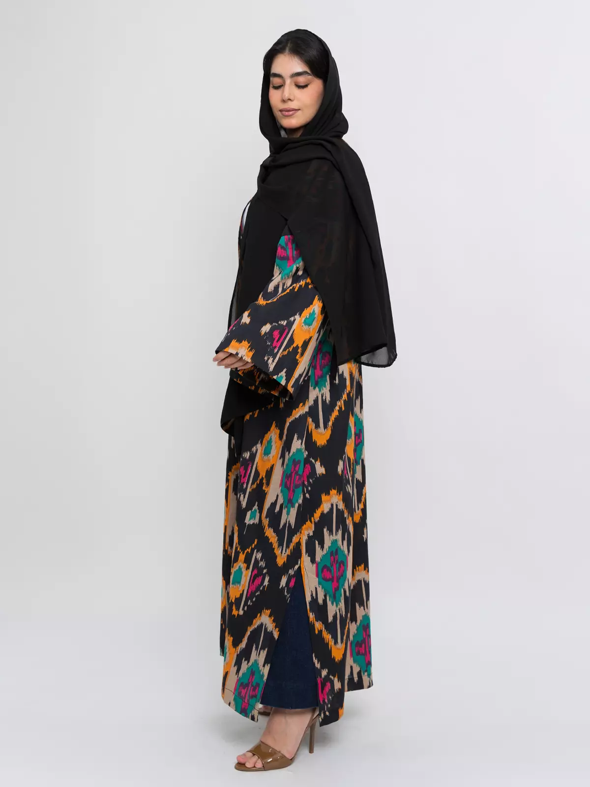 Latest Abayas, Clothing & Tarha Discover the Latest Abaya Styles for ...
