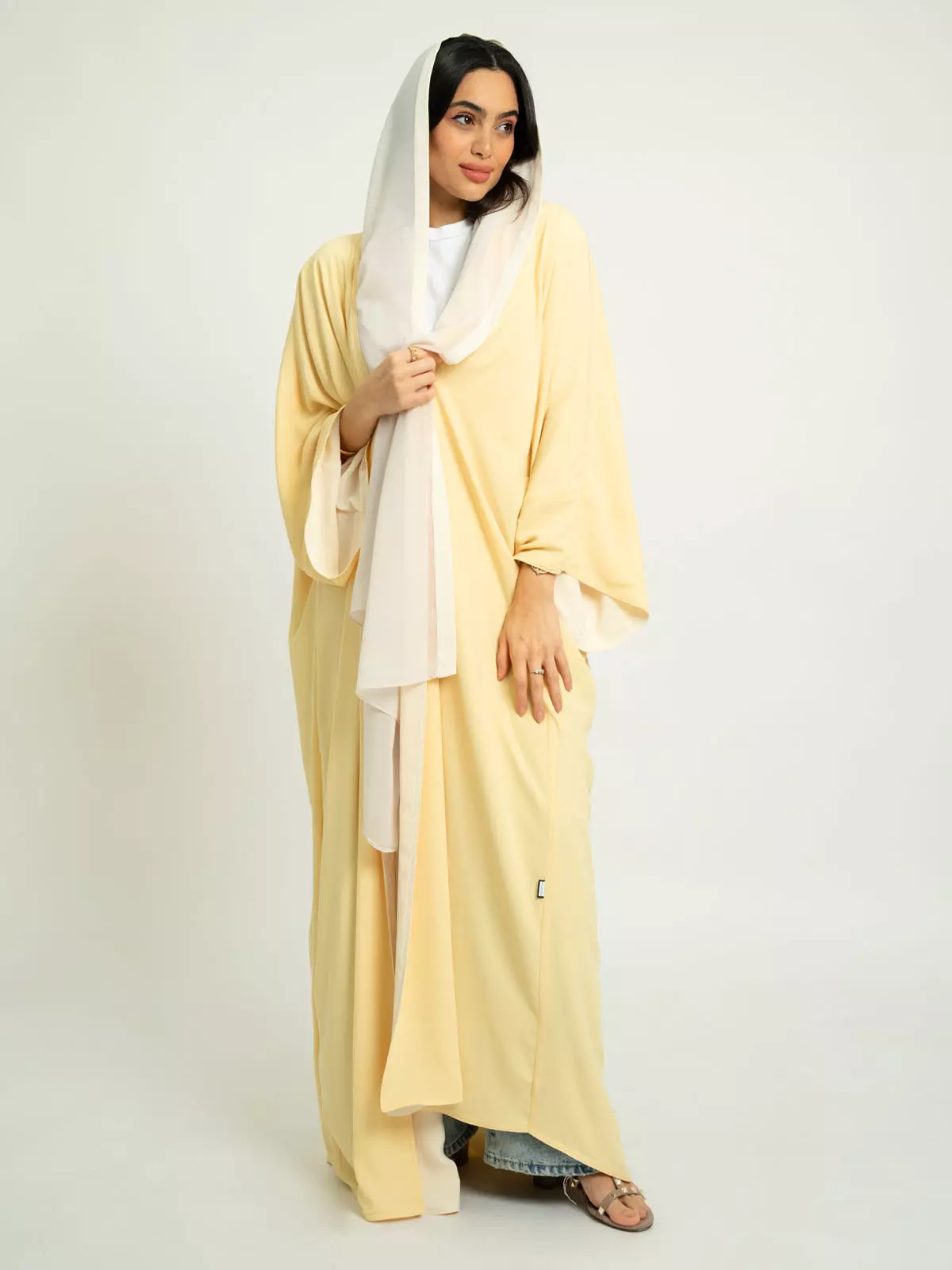 Latest Abayas, Clothing & Tarha Discover the Latest Abaya Styles for ...