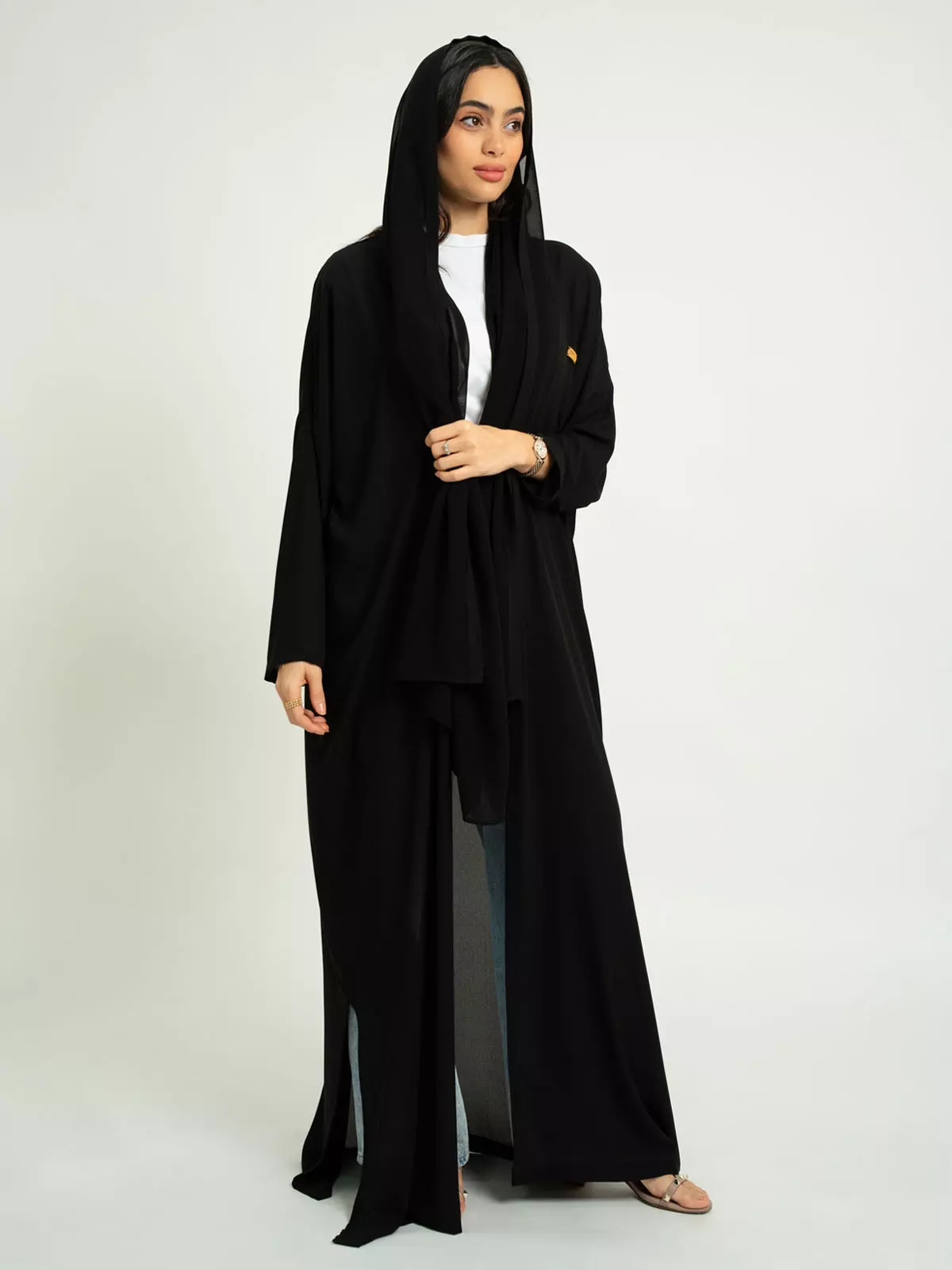 Latest Abayas, Clothing & Tarha Discover the Latest Abaya Styles for ...