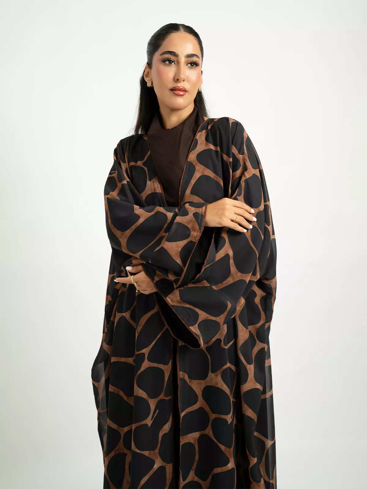 Latest Abayas, Clothing & Tarha Explore Stylish Black Abayas for Women ...
