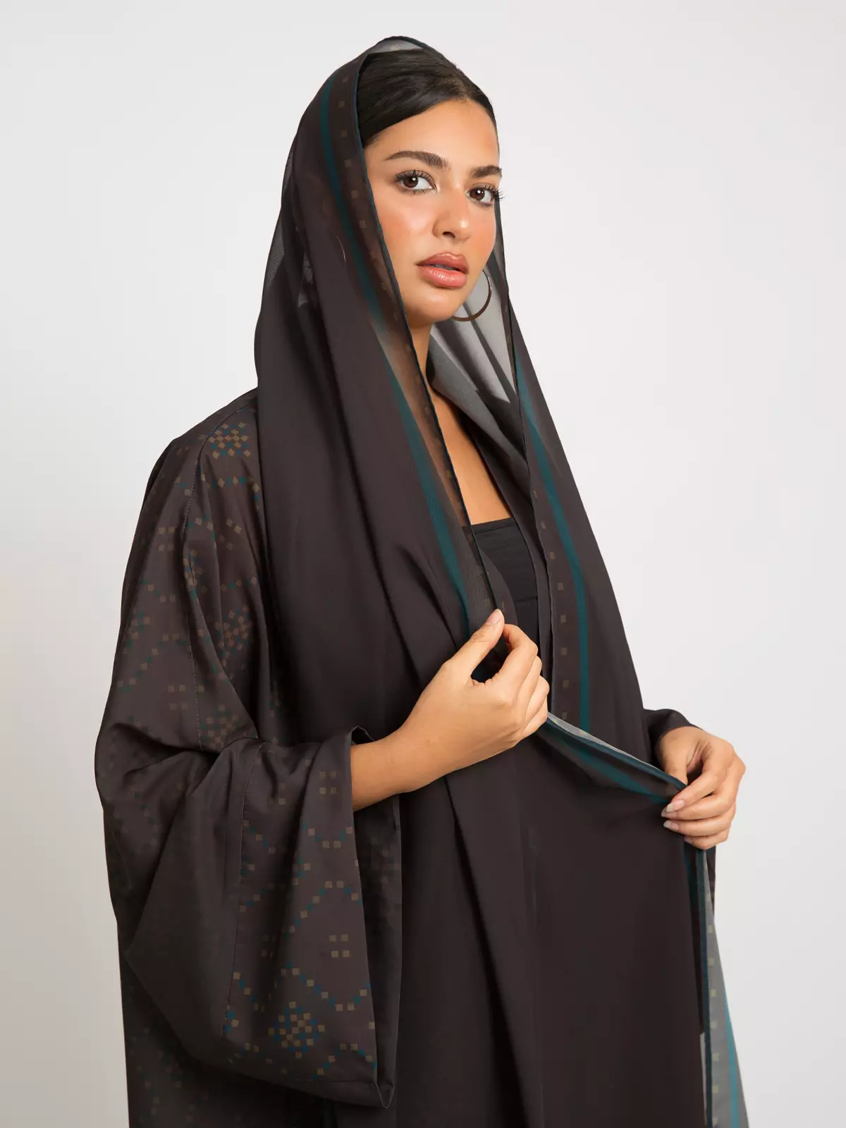Latest Abayas, Clothing & Tarha Discover the Latest Abaya Styles for ...