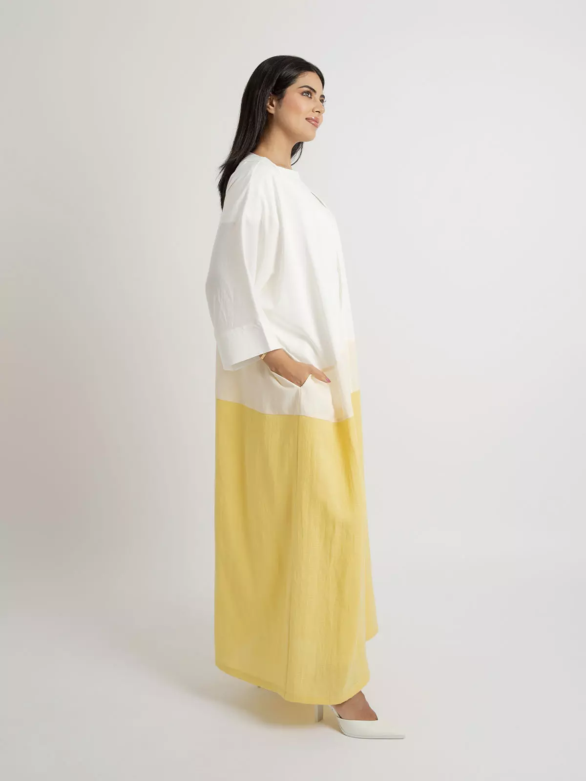 Latest Abayas, Clothing & Tarha Tri-color abaya, light and soft fabric.