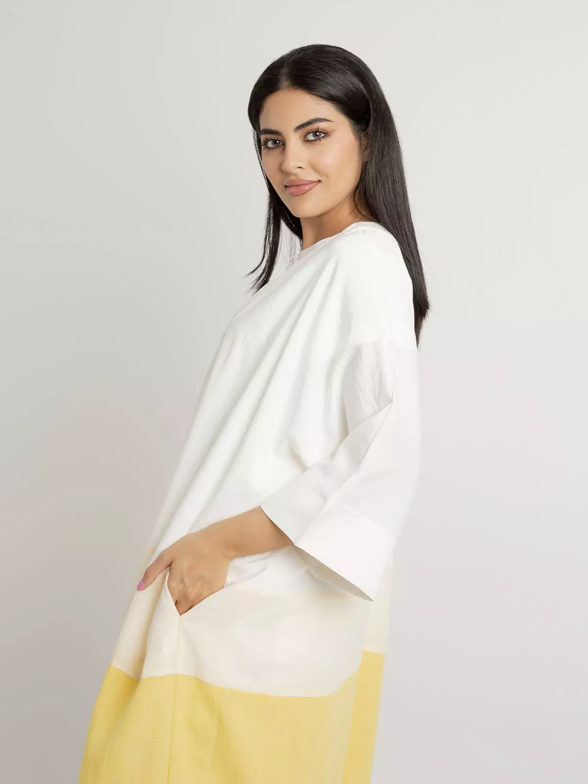 Latest Abayas, Clothing & Tarha Tri-color abaya, light and soft fabric.