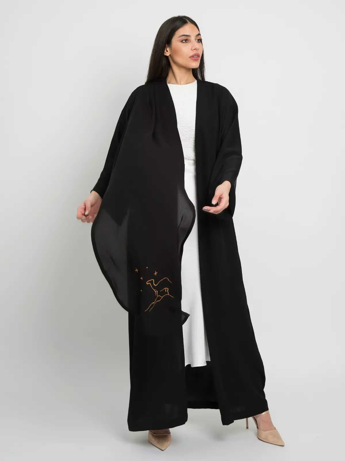 Kaafmeem: Latest Abayas, Clothing & Tarha Explore Stylish Black Abayas ...