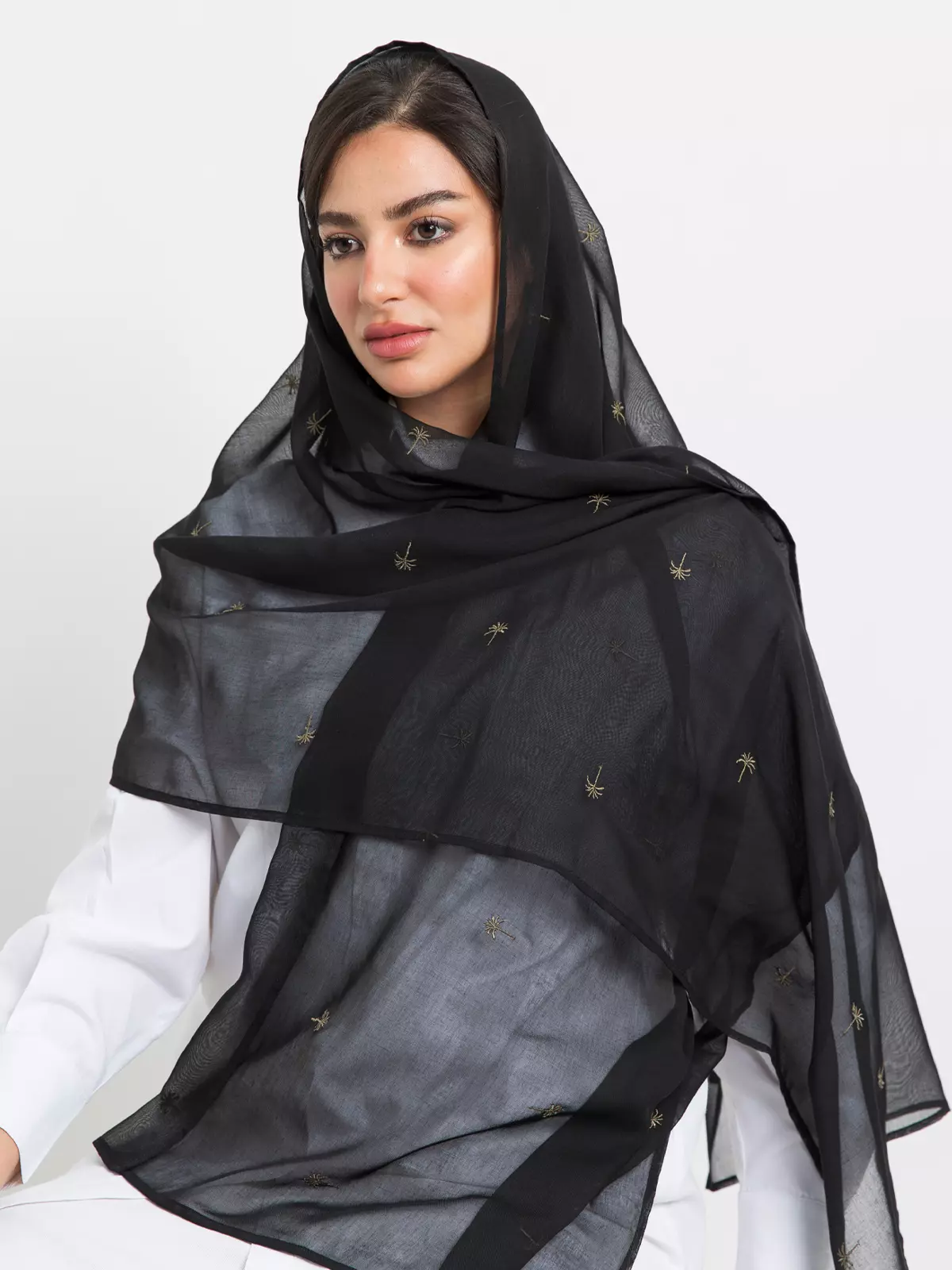 Latest Abayas, Clothing & Tarha Discover Beautiful Embroidery Tarha ...