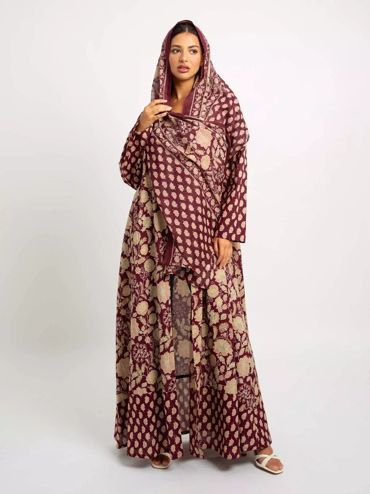 Latest Abayas, Clothing & Tarha Discover the Latest Abaya Styles for ...