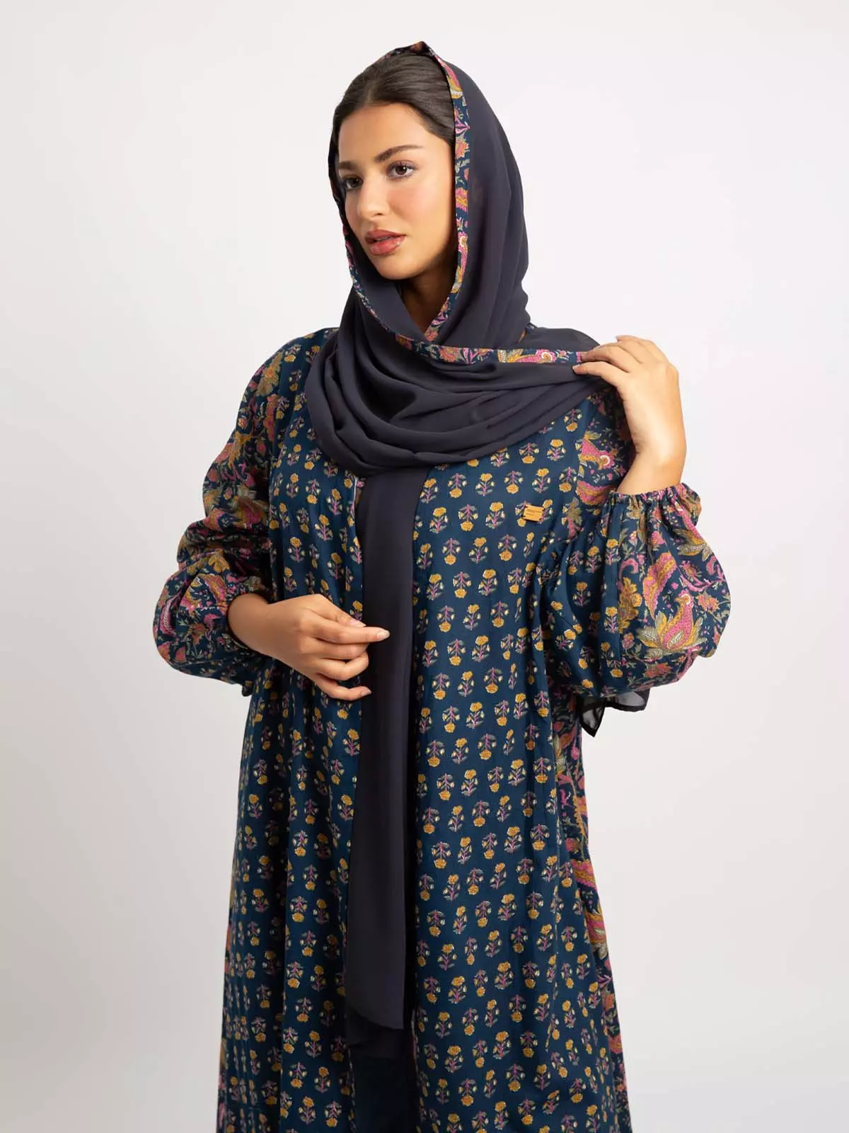 Latest Abayas, Clothing & Tarha Discover the Latest Abaya Styles for ...
