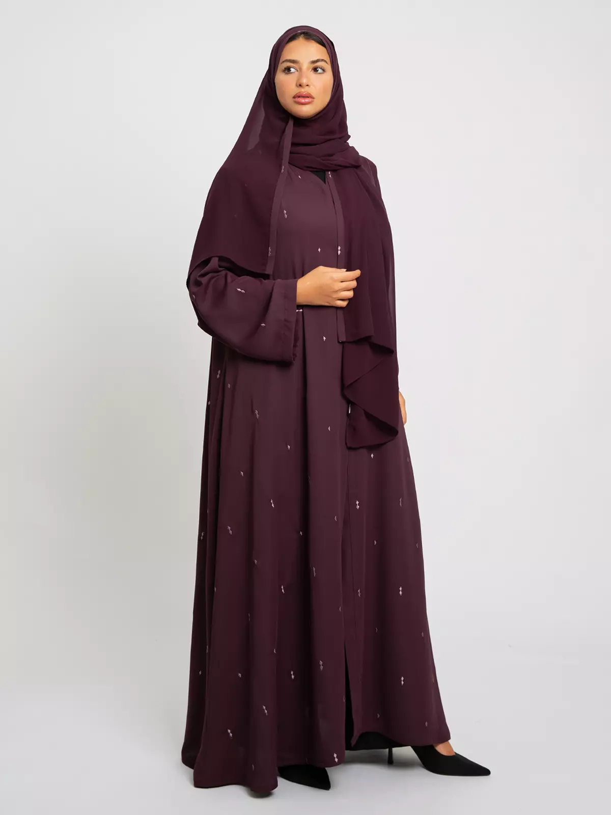 Latest Abayas, Clothing & Tarha Discover the Latest Abaya Styles for ...