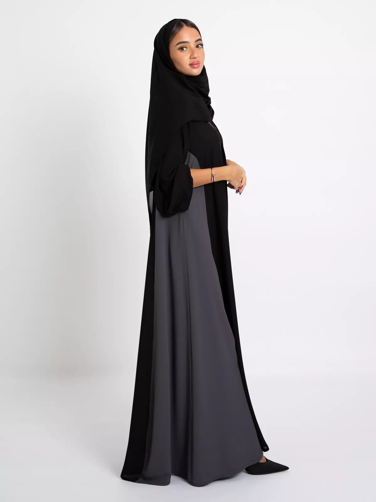 Latest Abayas, Clothing & Tarha Black & Gray Princess A cut Abaya ...