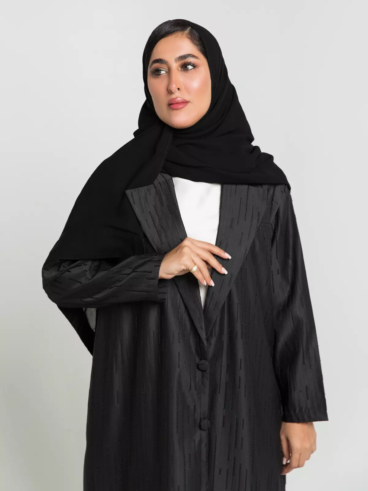 Kaafmeem: Latest Abayas, Clothing & Tarha Explore Stylish Black Abayas ...