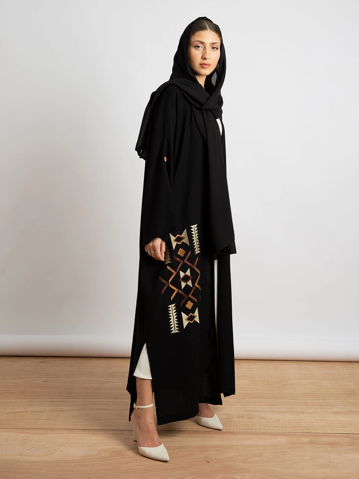 Latest Abayas, Clothing & Tarha Black open sadu embroidered bohemian ...