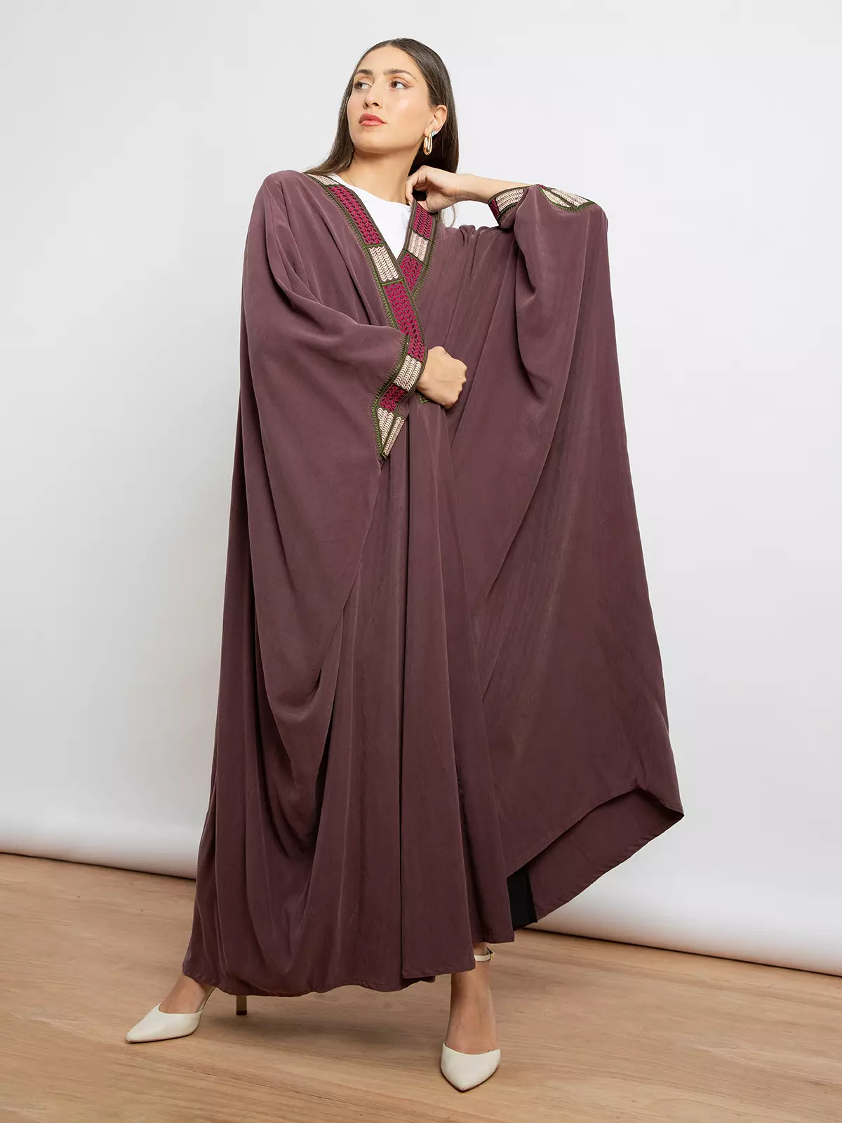 Latest Abayas, Clothing & Tarha Pink embroidery bisht abaya | Wide ...