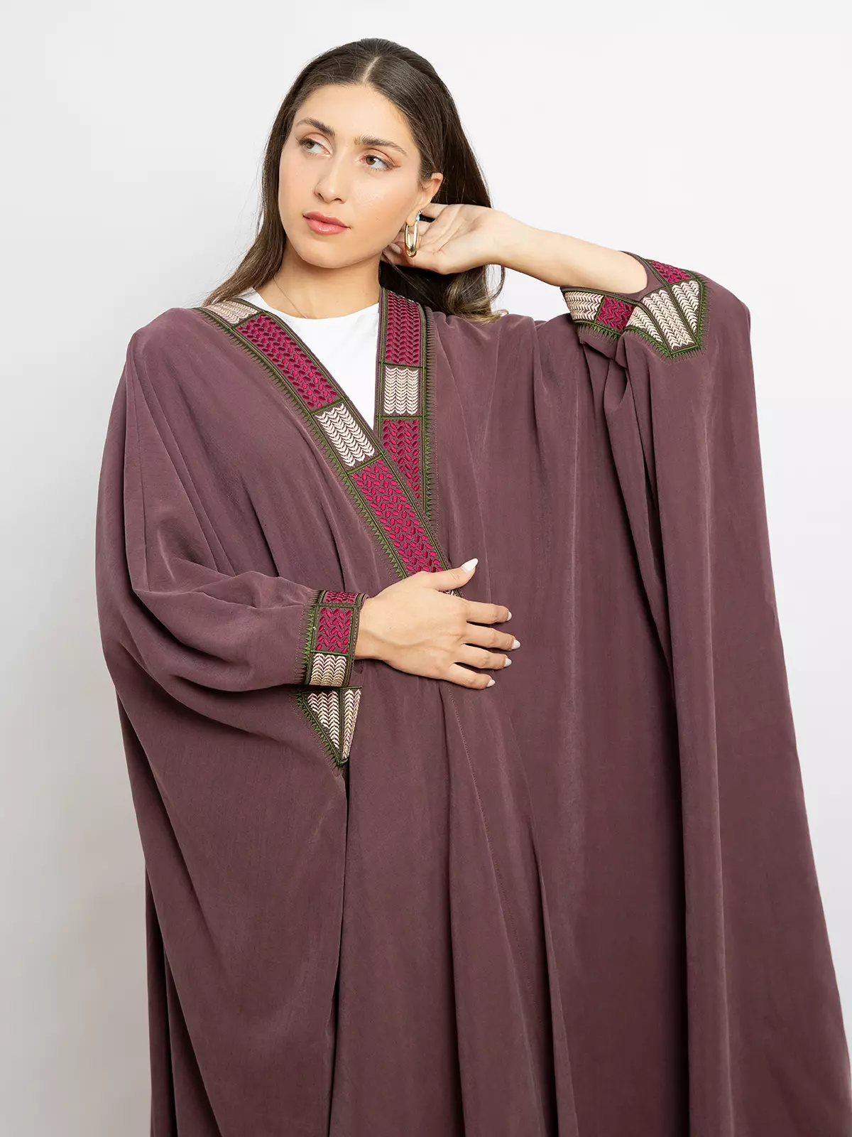 Latest Abayas, Clothing & Tarha Pink embroidery bisht abaya | Wide ...