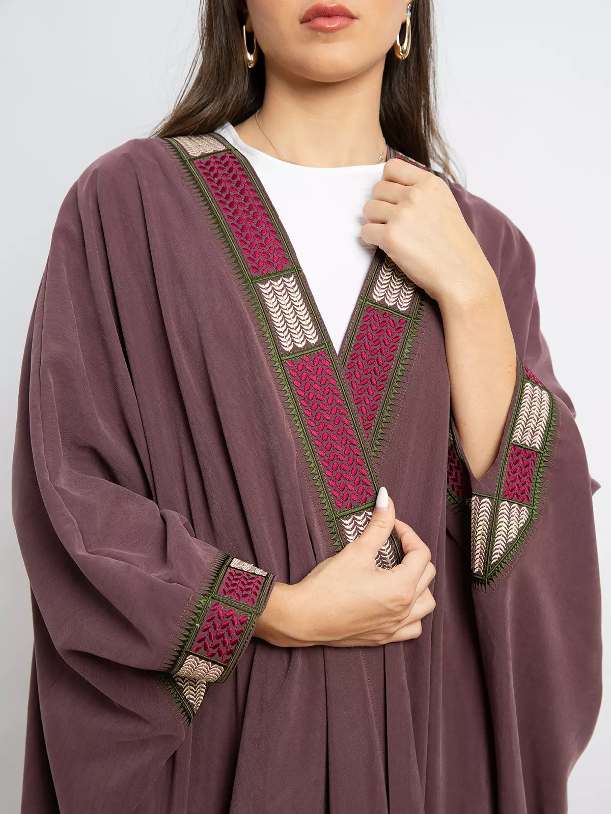Latest Abayas, Clothing & Tarha Pink embroidery bisht abaya | Wide ...